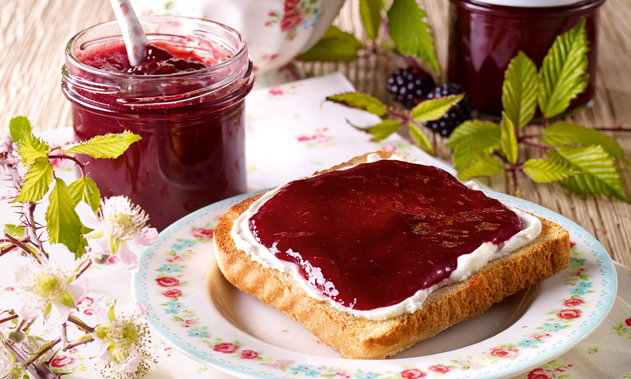 Confiture soyeuse mûres-groseille verte Recette | Dr. Oetker