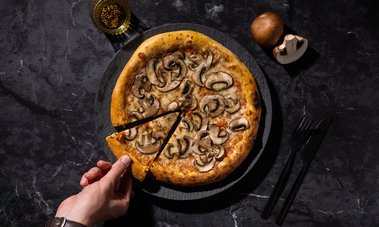 Pizza con champignon marroni e olio al tartufo Ricetta | Dr. Oetker